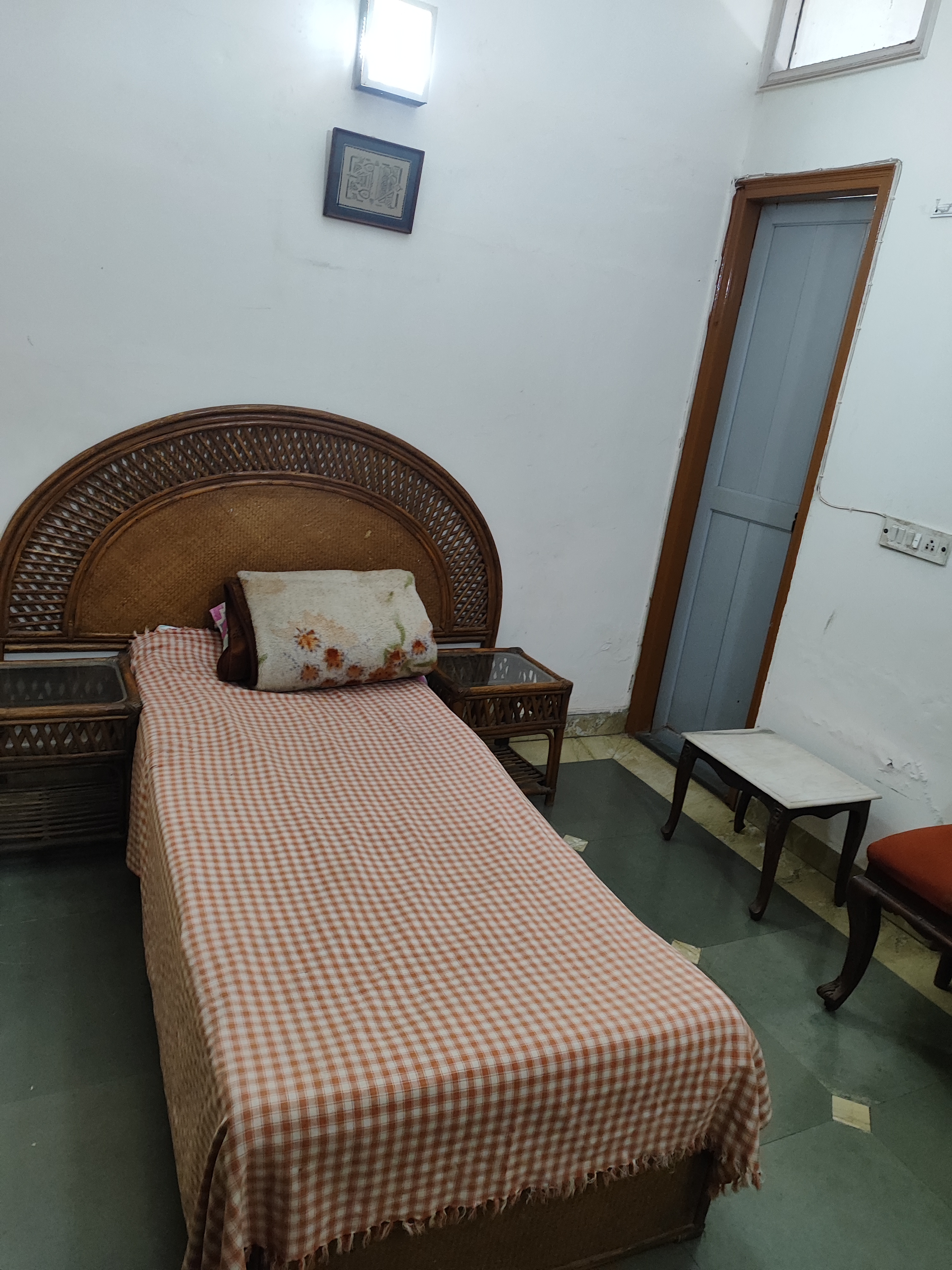 Rental 1 RK 380 Sq.Ft. Builder Floor in Arun Vihar Sector 37, Sector 37 ...