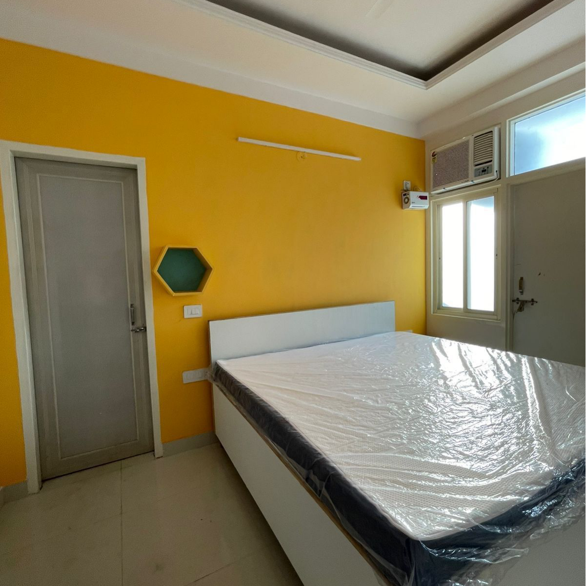 Rental 1 RK 275 Sq.Ft. Apartment in DLF City Phase III, Sector 24 Gurgaon - 8711357