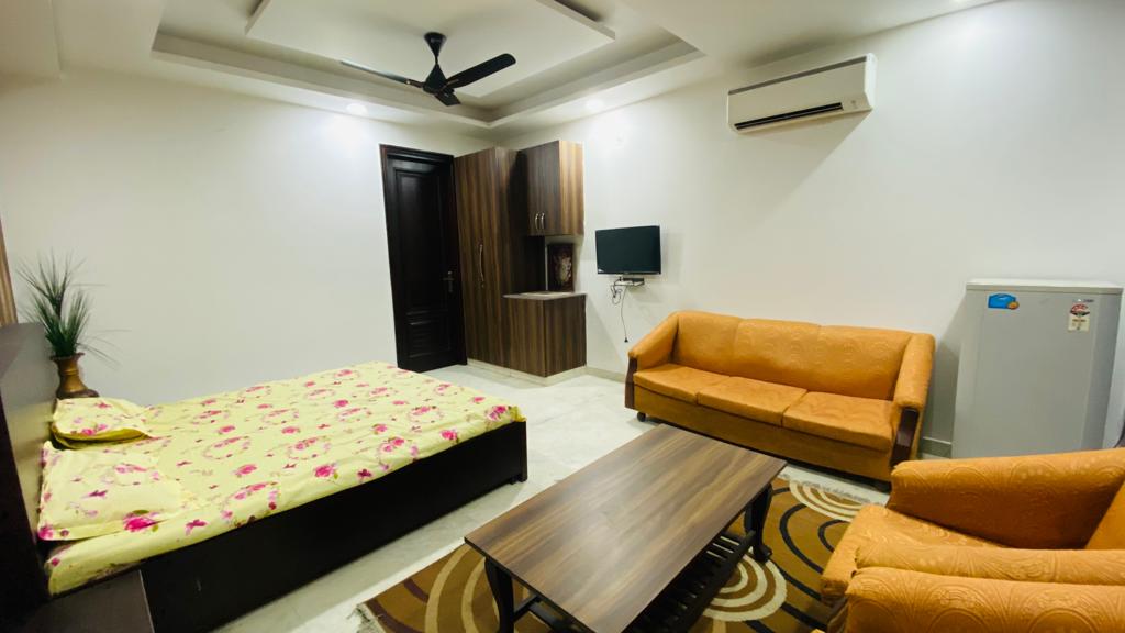 Rental 1 RK 450 Sq.Ft. Independent House in Unitech South City II ...