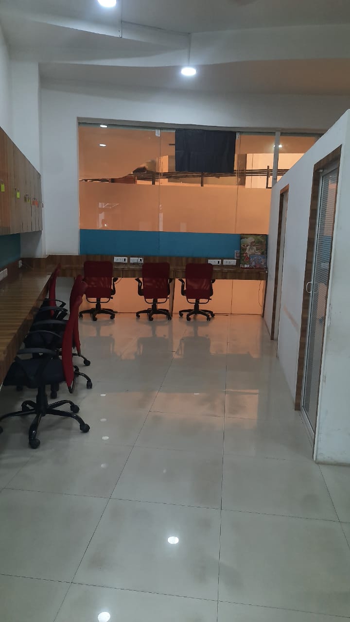 Rental Commercial Office Space 300 Sq.Ft. in Express Zone, Malad East ...