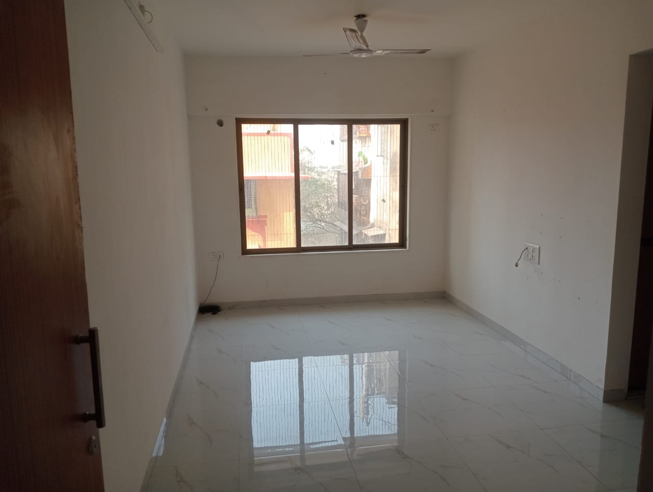 Rental Commercial Shop 300 Sq.Ft. in Sea Breeze Apartment Mahim, Mahim ...