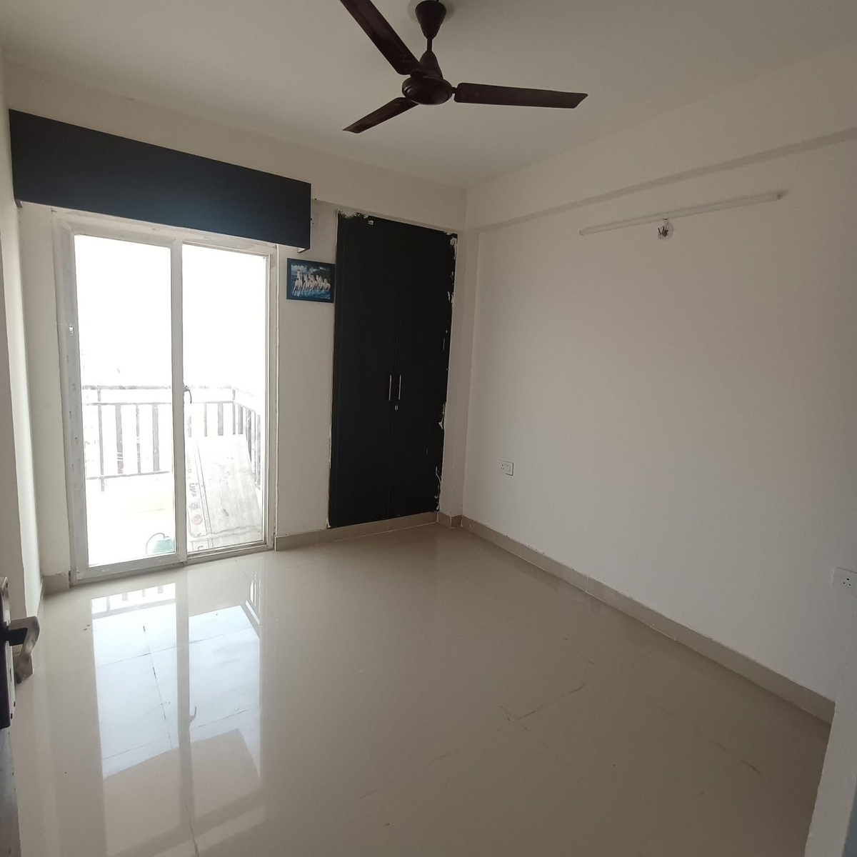 Rental 3 Bedroom 1325 Sq.Ft. Apartment in Amrapali Zodiac, Sector 120 Noida - 8245376