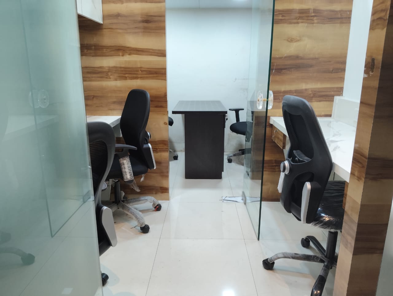 Rental Commercial Office Space 150 Sq.Ft. in Express Zone, Malad East ...