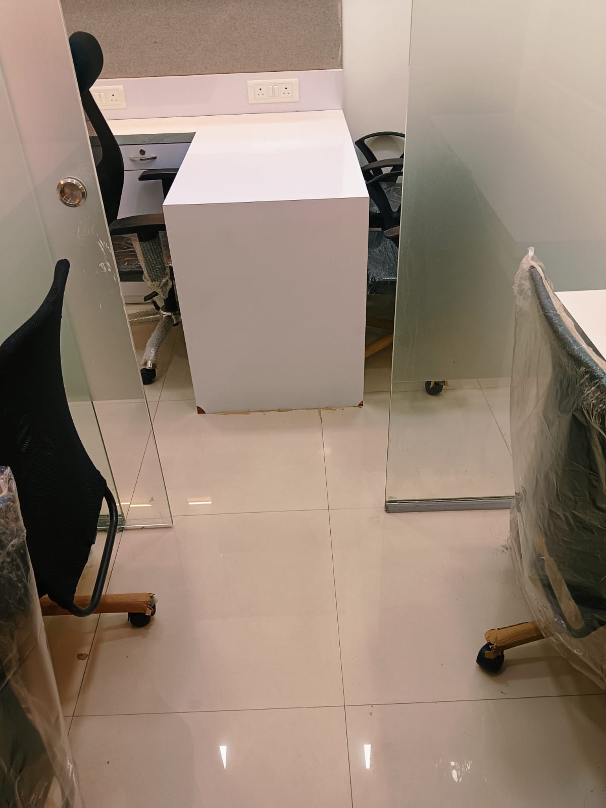 Rental Commercial Office Space 350 Sq.Ft. in Express Zone, Malad East ...