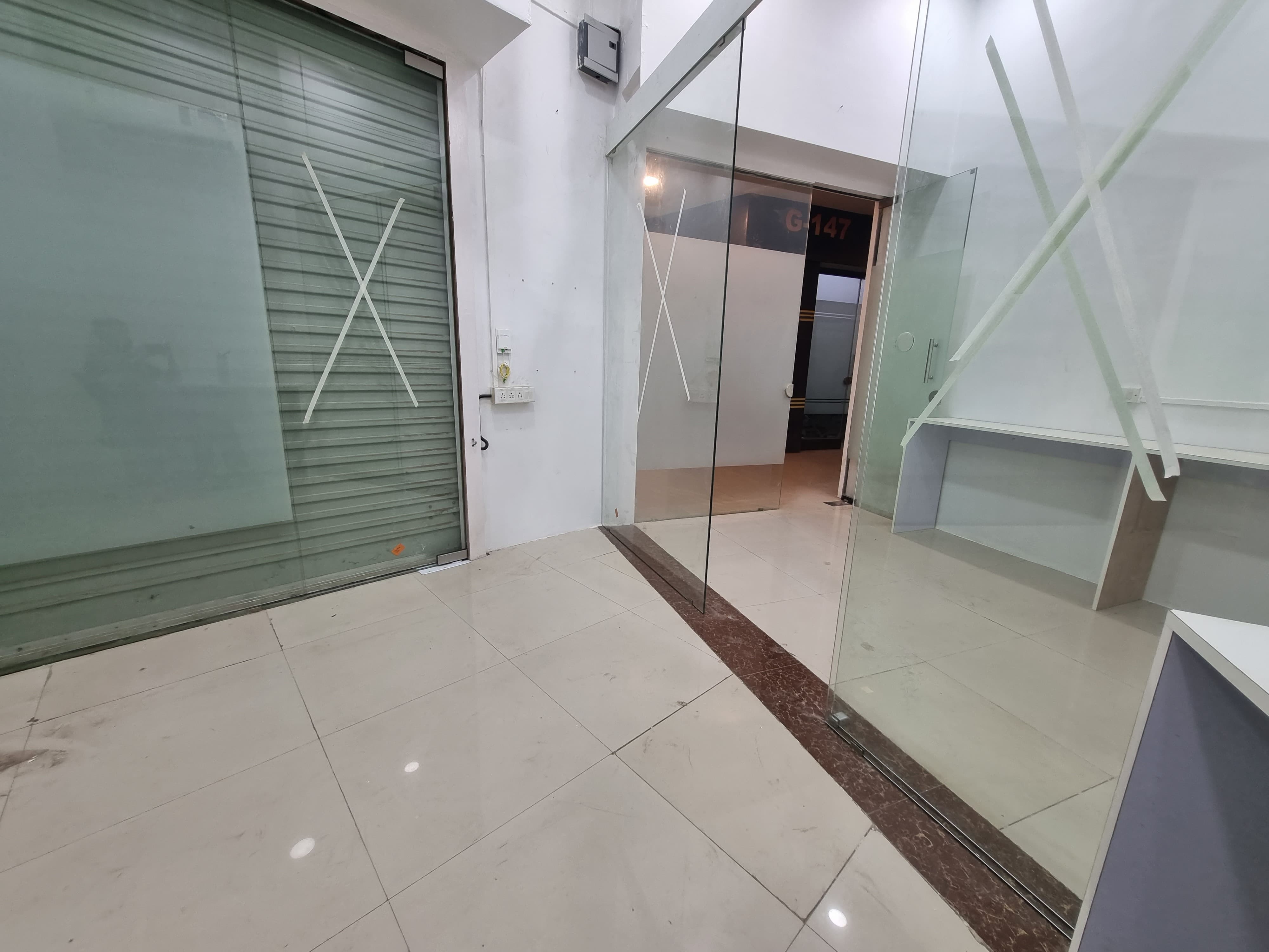 Rental Commercial Office Space 200 Sq.Ft. in Express Zone, Malad East ...