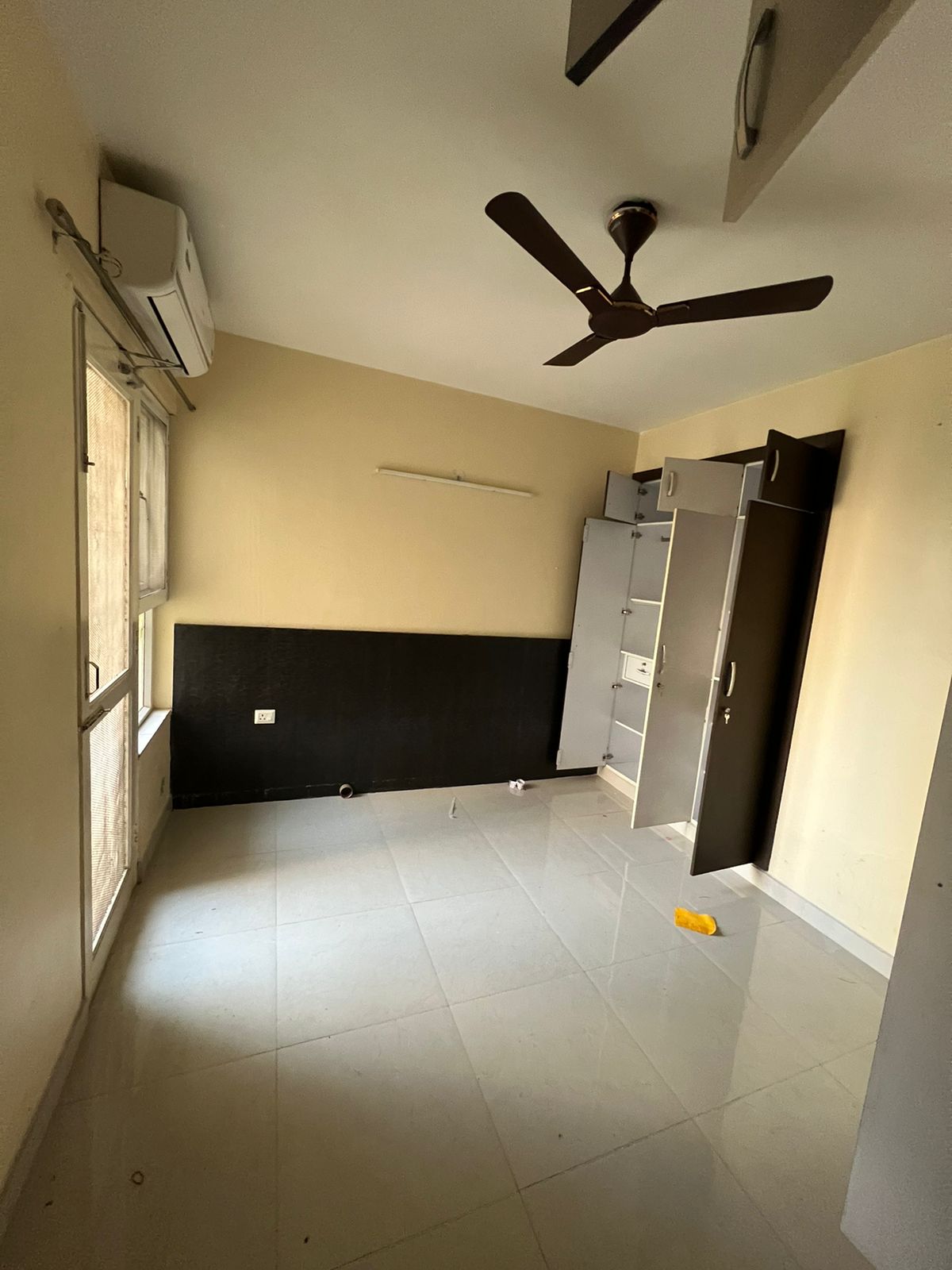 Rental 2 Bedroom 1050 Sq.Ft. Apartment in Mapsko Paradise, Sector 83 ...