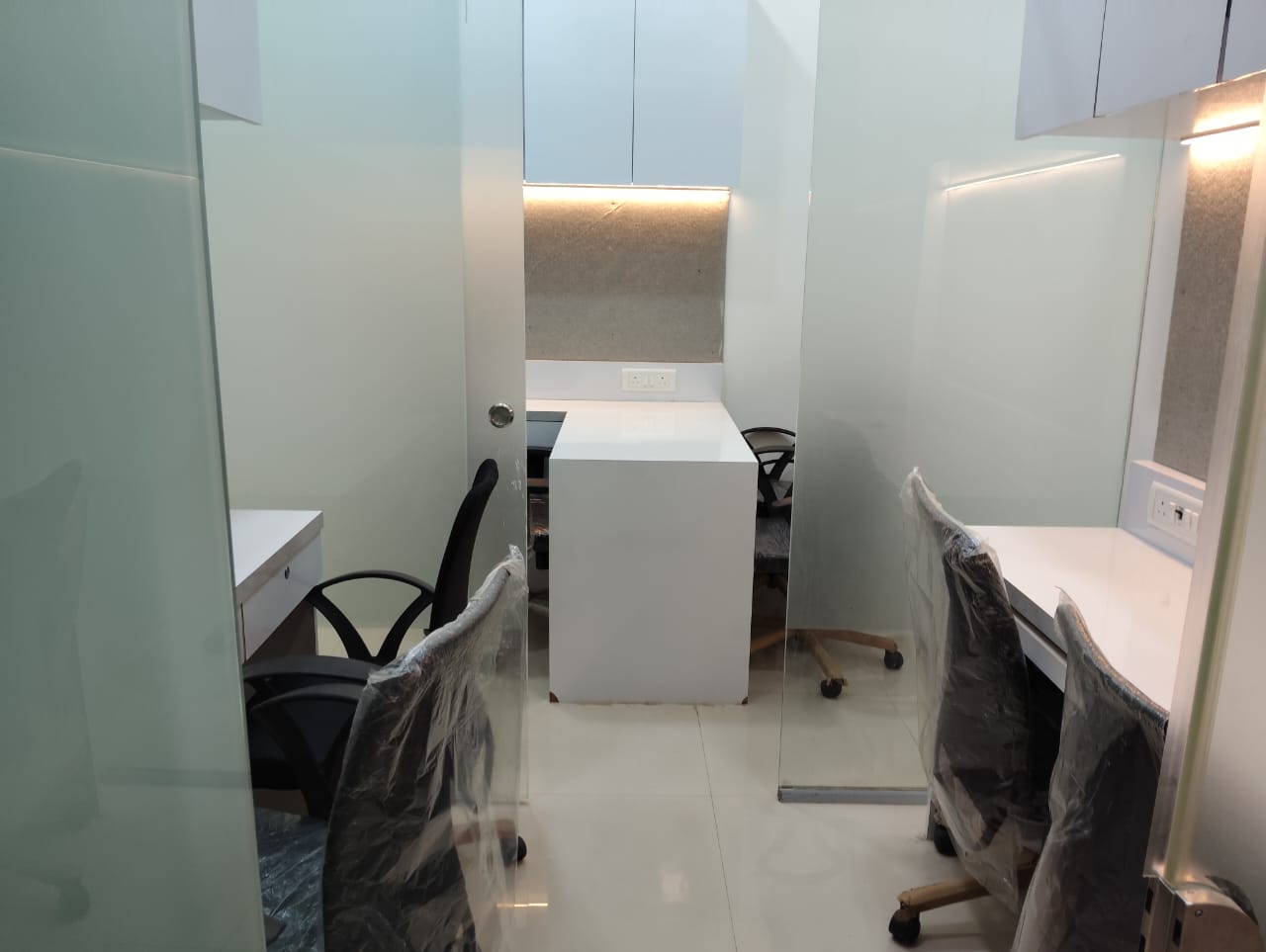 Rental Commercial Office Space 200 Sq.Ft. in Express Zone, Malad East ...