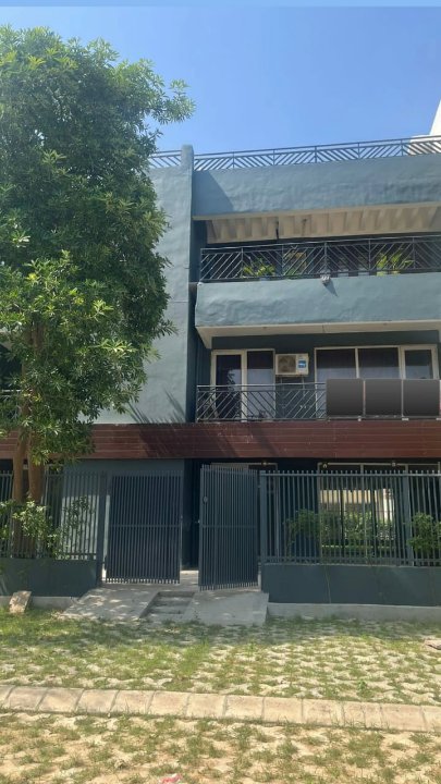 Rental 4 Bedroom 5000 Sq.Ft. Builder Floor in Puri Vip Floors, Sector ...