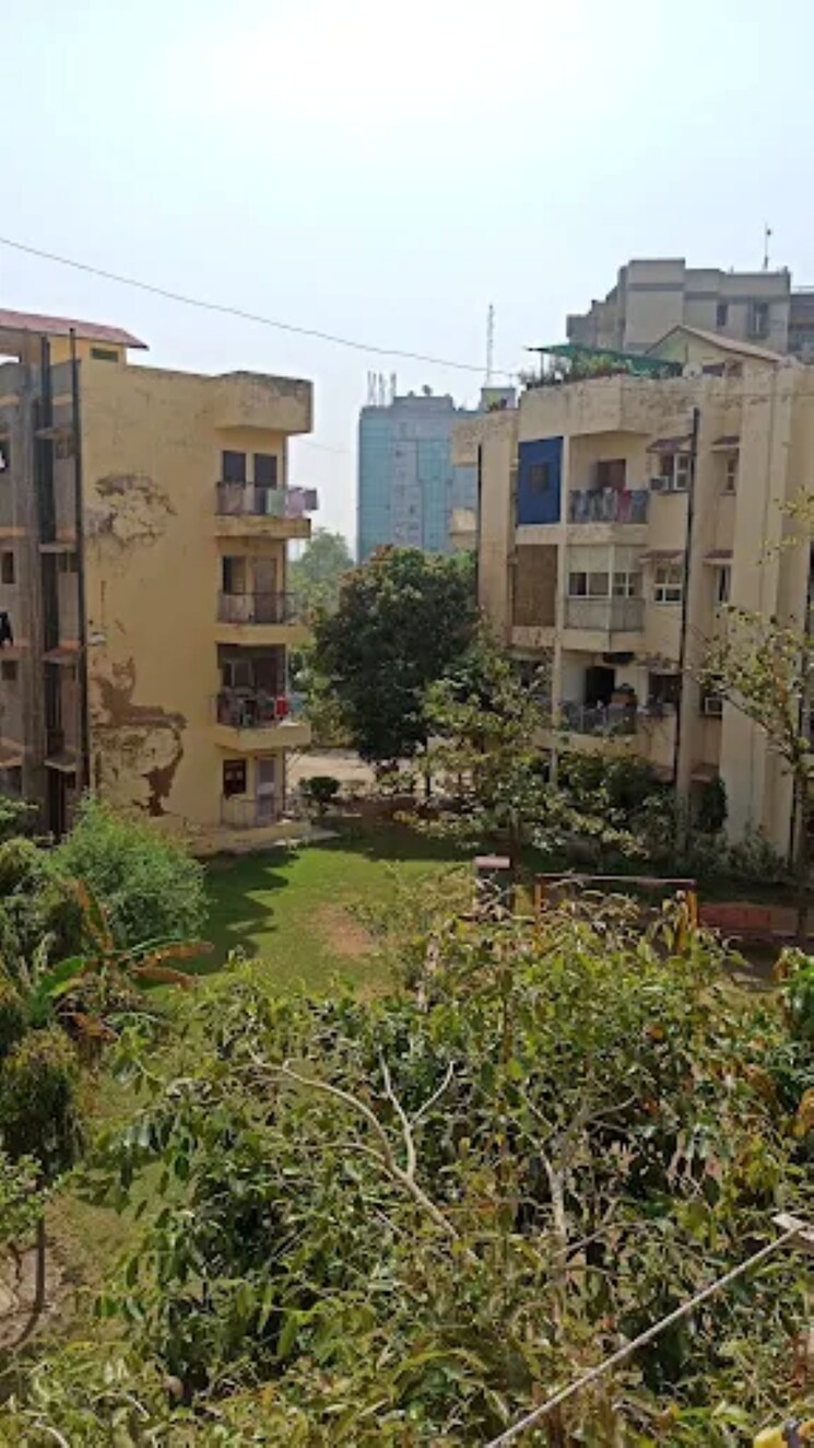 Resale 1 RK 650 Sq.Ft. Apartment in Ashirwad Apartments Alpha 1, Alpha ...