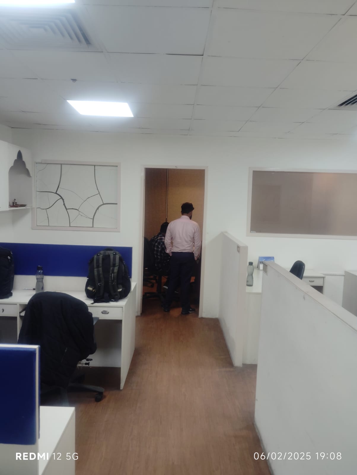Rental Commercial Office Space 3000 Sq.Ft. in Sector 6 Noida - 8451468