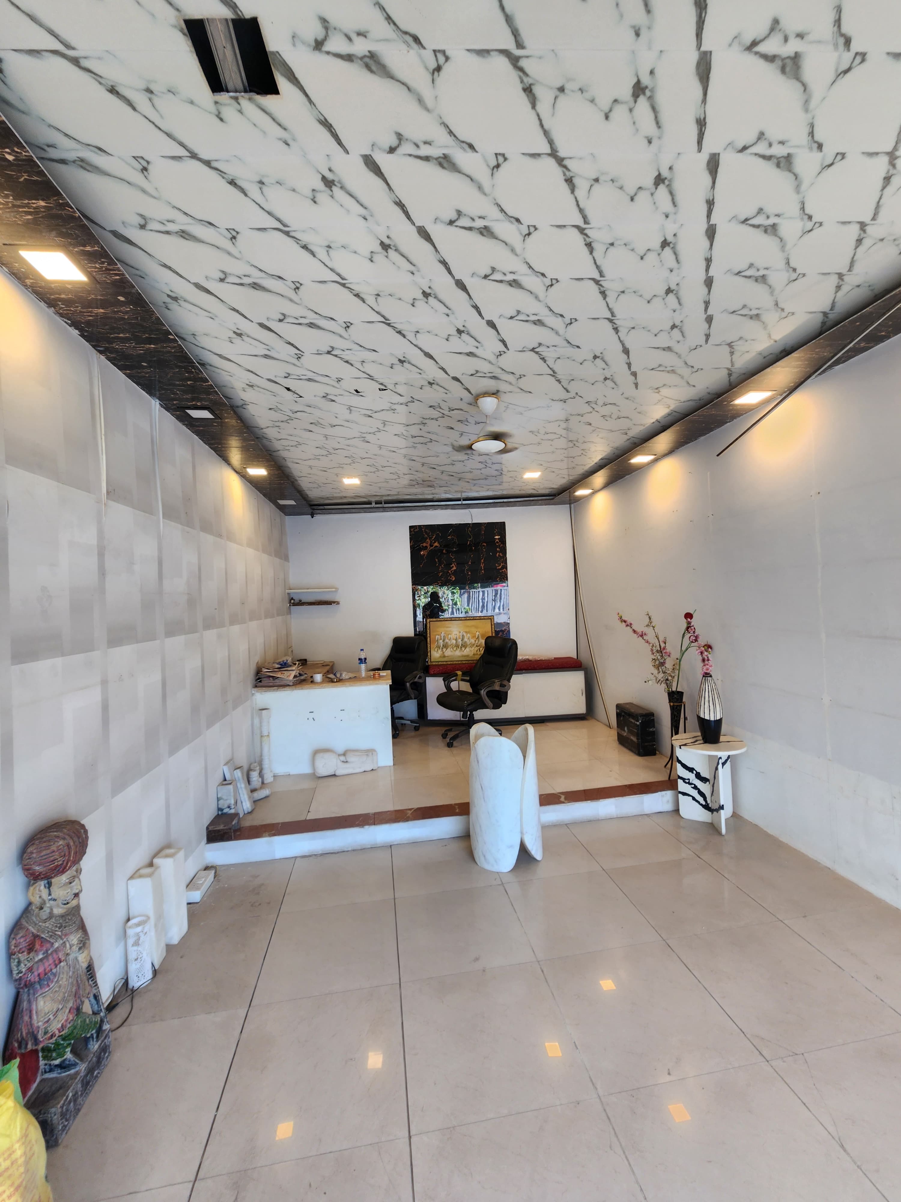 Rental Commercial Shop 300 Sq.Ft. in Evershine Apartment 2, Andheri ...
