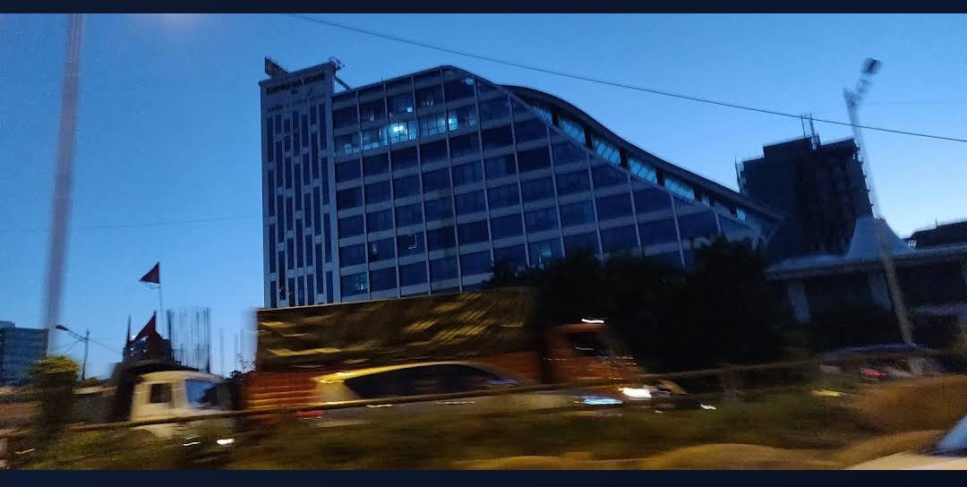 Rental Commercial Office Space 500 Sq.Ft. in Express Zone, Malad East ...