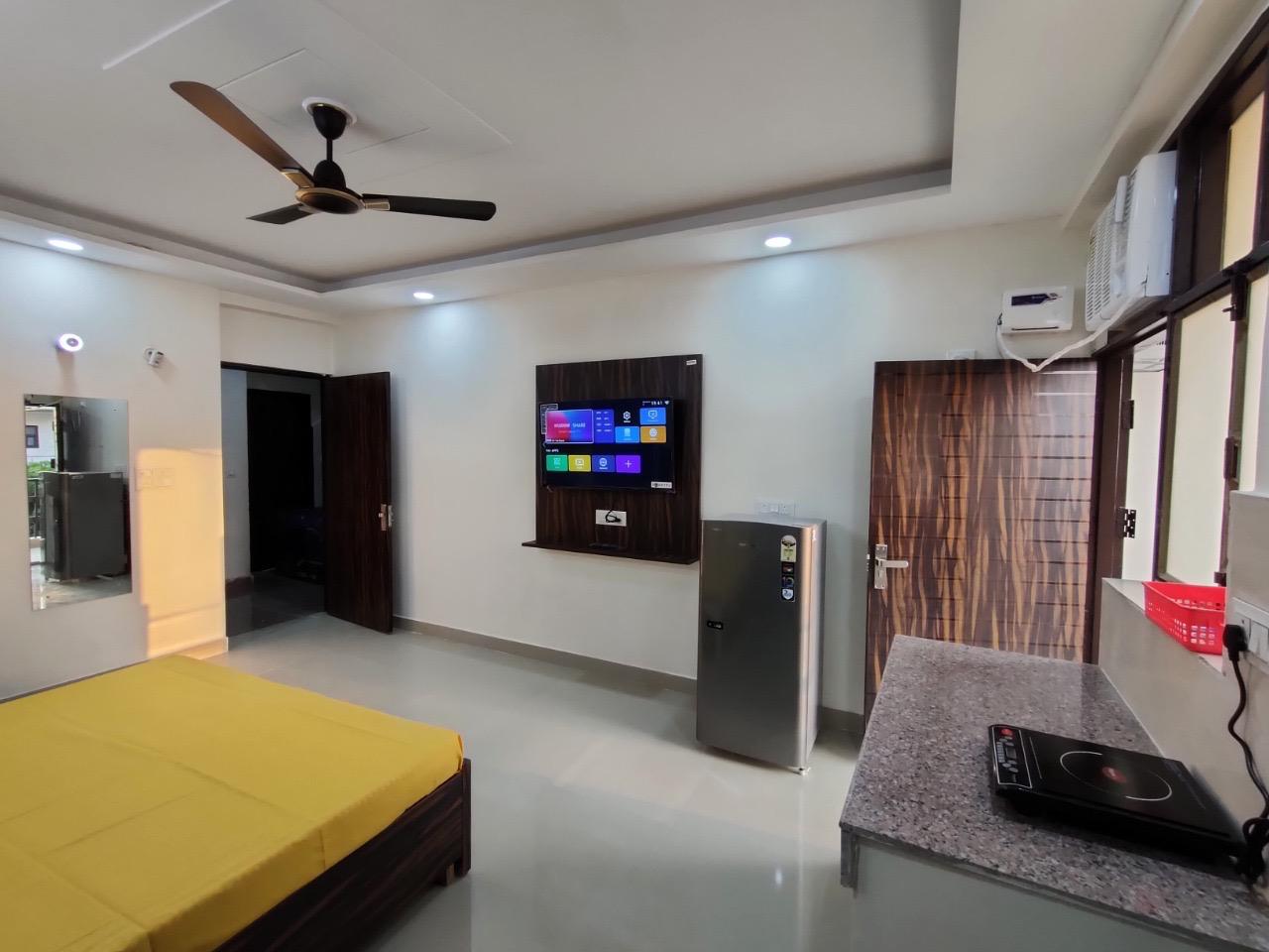 Rental 4 Bedroom 6400 Sq.Ft. Apartment in Sector 42 Gurgaon - 8505632