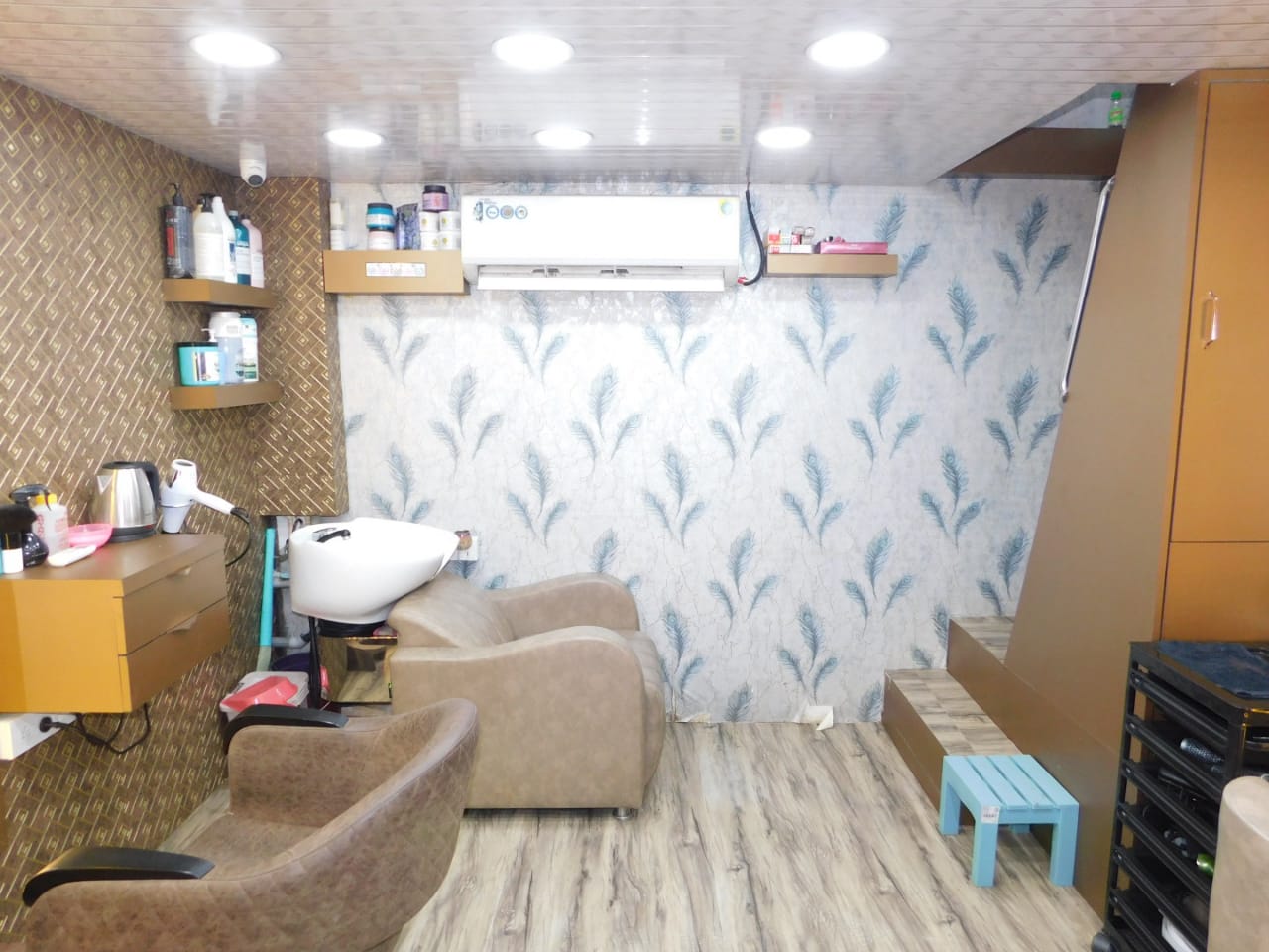 Rental Commercial Shop 150 Sq.Ft. in Prime Mall, Vile Parle West Mumbai ...