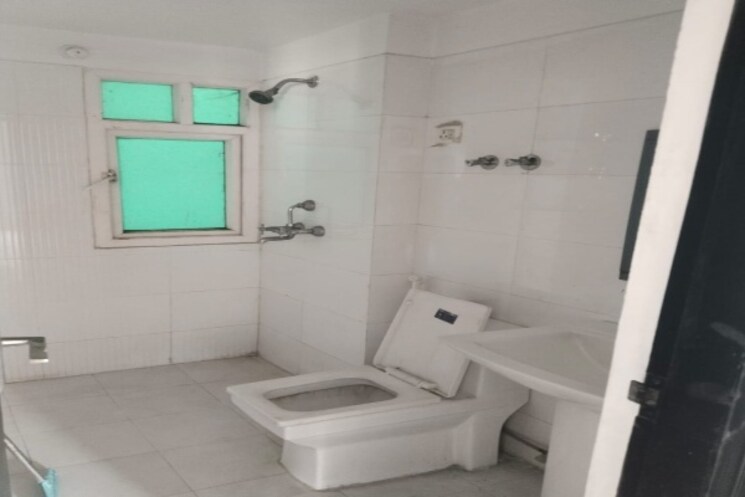 Resale 3 Bedroom 1400 Sq.Ft. Apartment in Homes 121, Sector 121 Noida ...