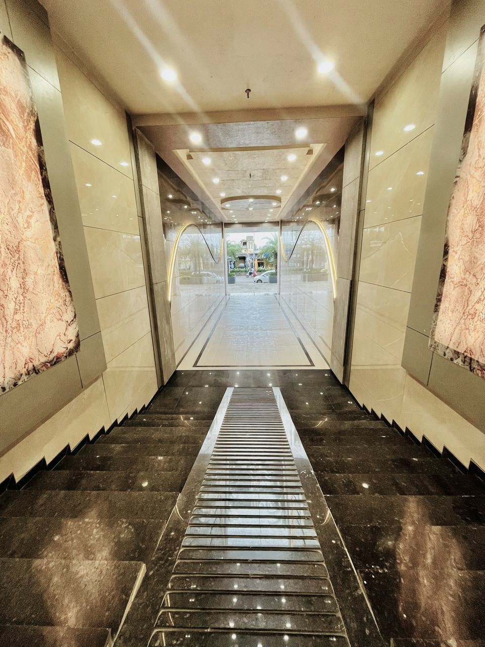 Resale Commercial Shop 200 Sq.Ft. in KK Tower Ambernath, Ambernath ...