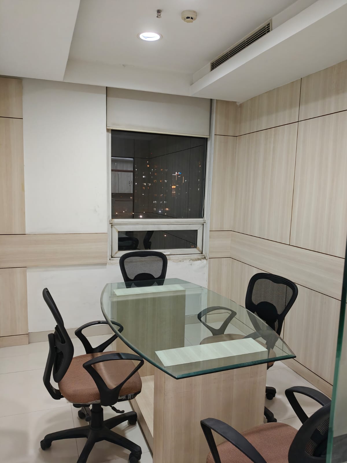 Rental Commercial Office Space 970 Sq.Ft. in Spaze Edge Tower, Sector ...
