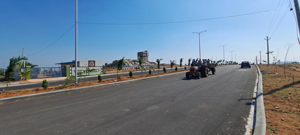 Resale 245 Sq.Yd. Plot in Abdullahpurmet Hyderabad - 8637194