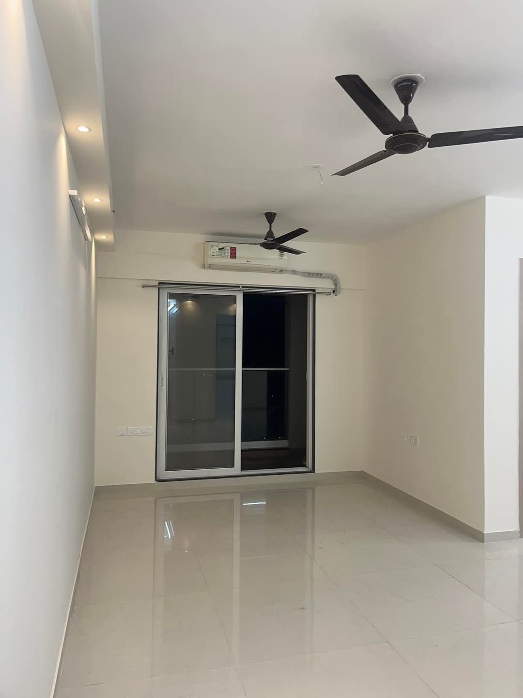 Rental 2 Bedroom 611 Sq.Ft. Apartment in Ashar Axis, Majiwada Thane - 8675604