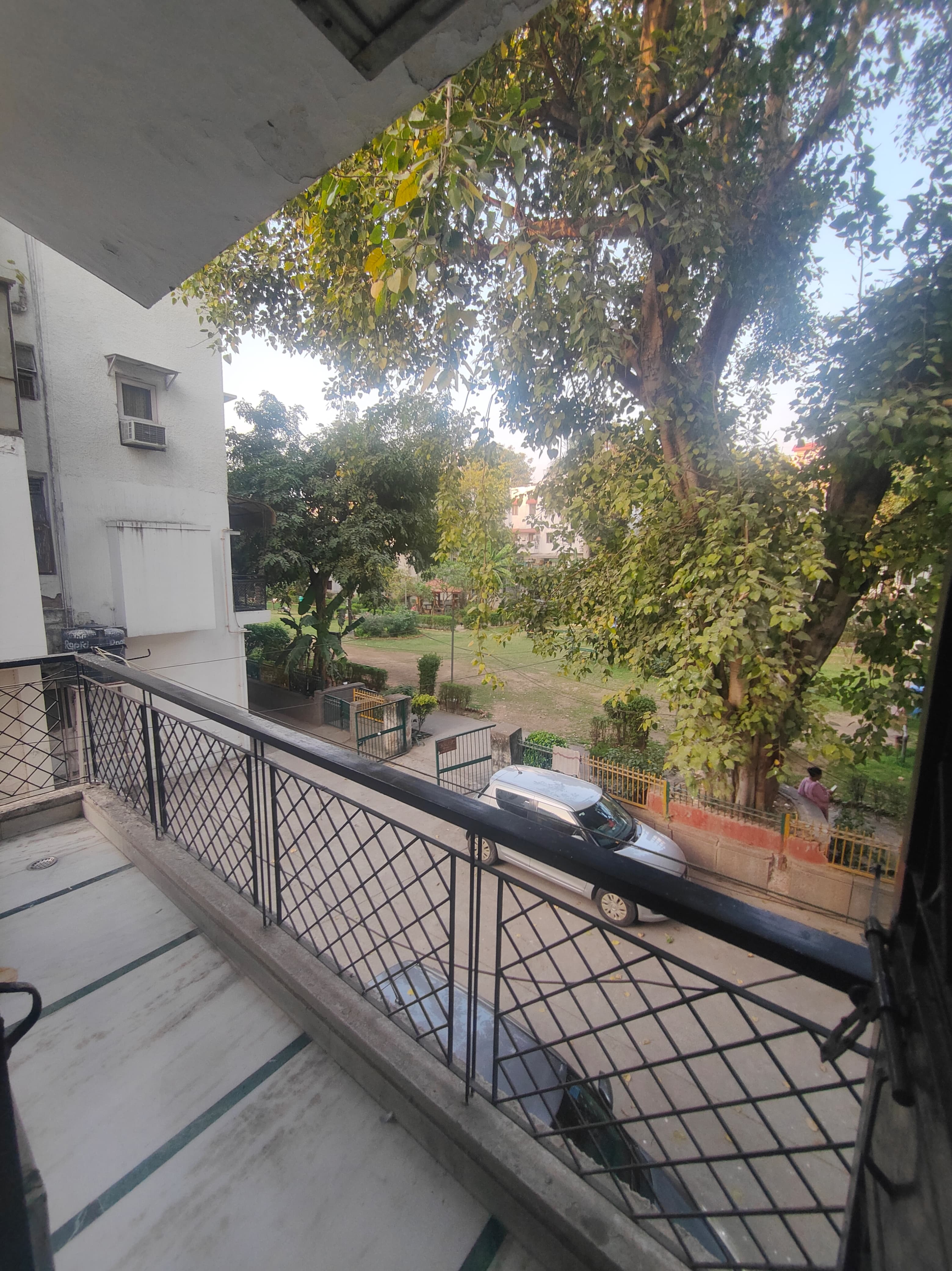 Rental 3 Bedroom 2500 Sq.Ft. Builder Floor in Saket Delhi - 8687952