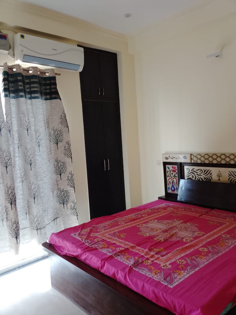 Rental 3 Bedroom 251 Sq.Yd. Builder Floor in Ansal API Esencia, Sector ...