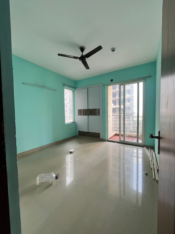 Rental 3 Bedroom 2000 Sq.Ft. Builder Floor in Gaur Yamuna City 2nd Park ...