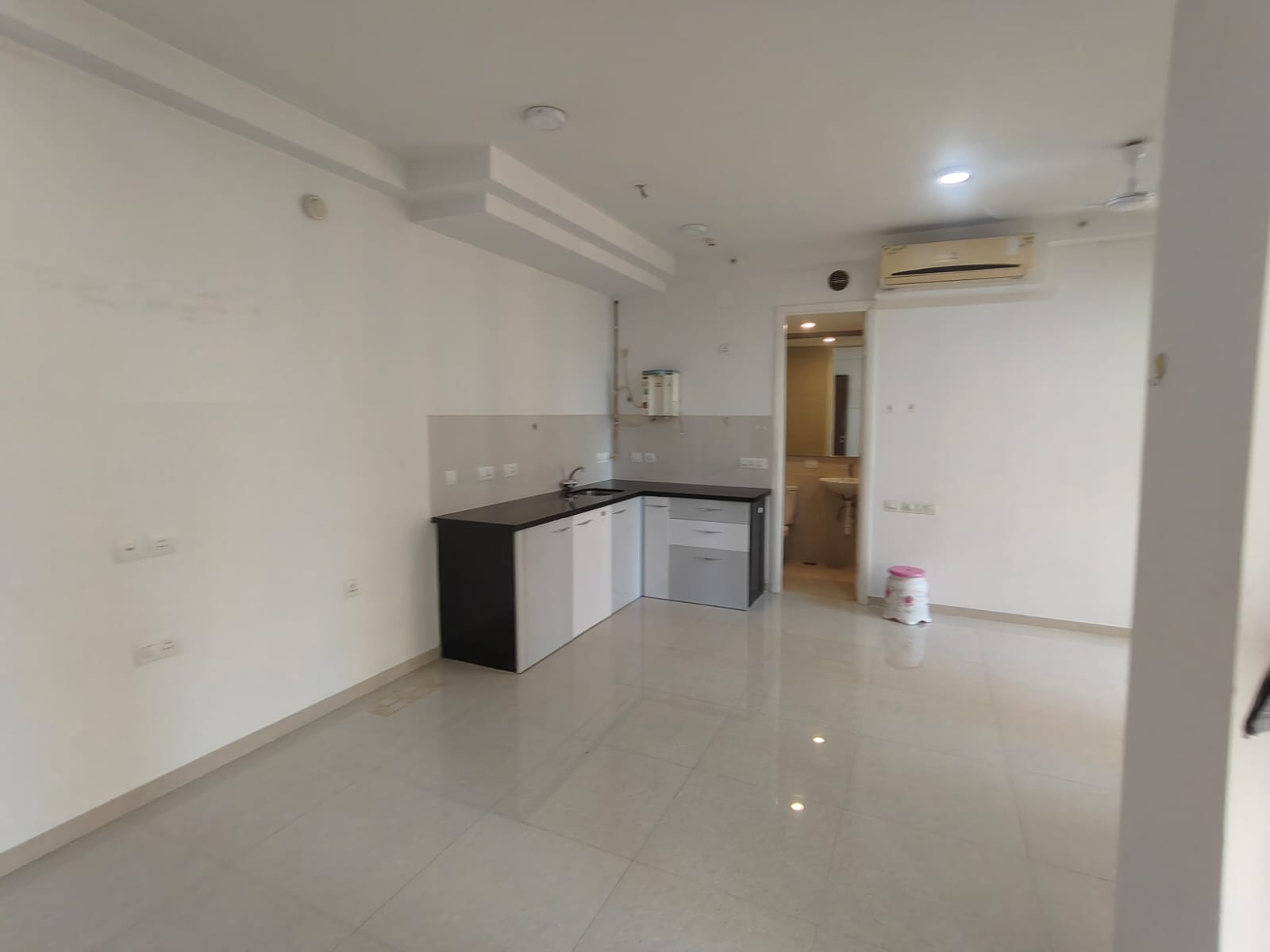 Resale 1 RK 330 Sq.Ft. Apartment in Hiranandani Fortune City, New Panvel Navi Mumbai - 8812274