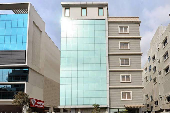 Resale Commercial Showroom 600 Sq.Ft. in Rtc Complex Vizag - 8827964