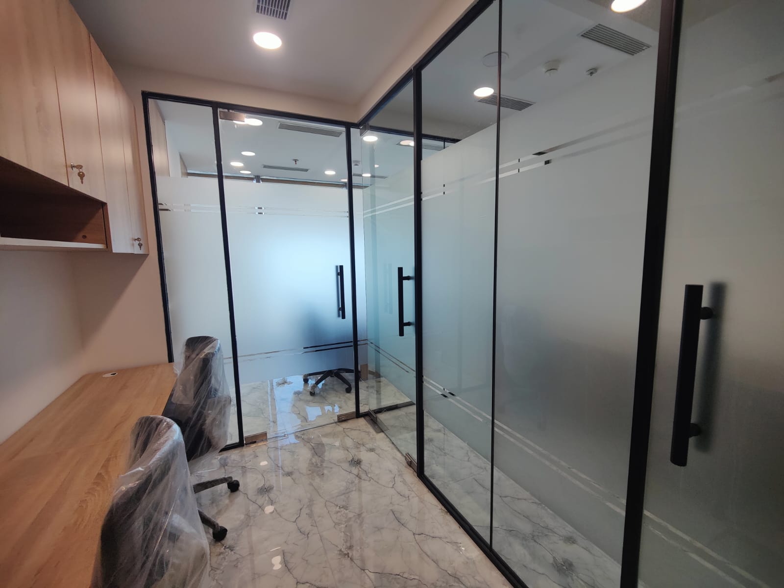 Rental Commercial Office Space 300 Sq.Ft. in Max Towers, Sector 16b ...