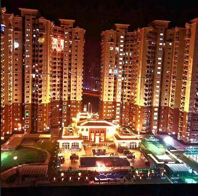 Resale 2 Bedroom 860 Sq.Ft. Apartment in Nimbus The Hyde park, Sector ...