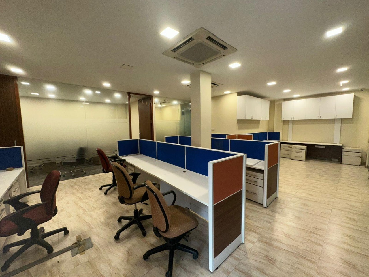 Rental Commercial Office Space 1870 Sq.Ft. in Lower Parel Mumbai - 8862893