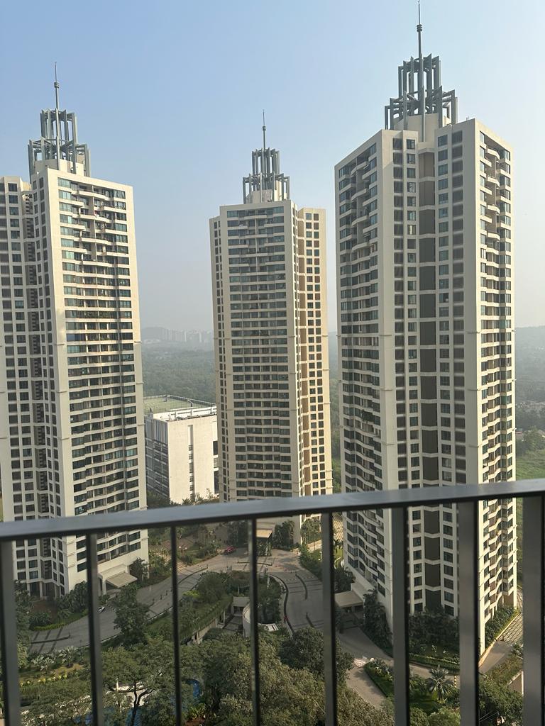 Rental 3 Bedroom 1820 Sq.Ft. Apartment in Oberoi Realty Esquire ...