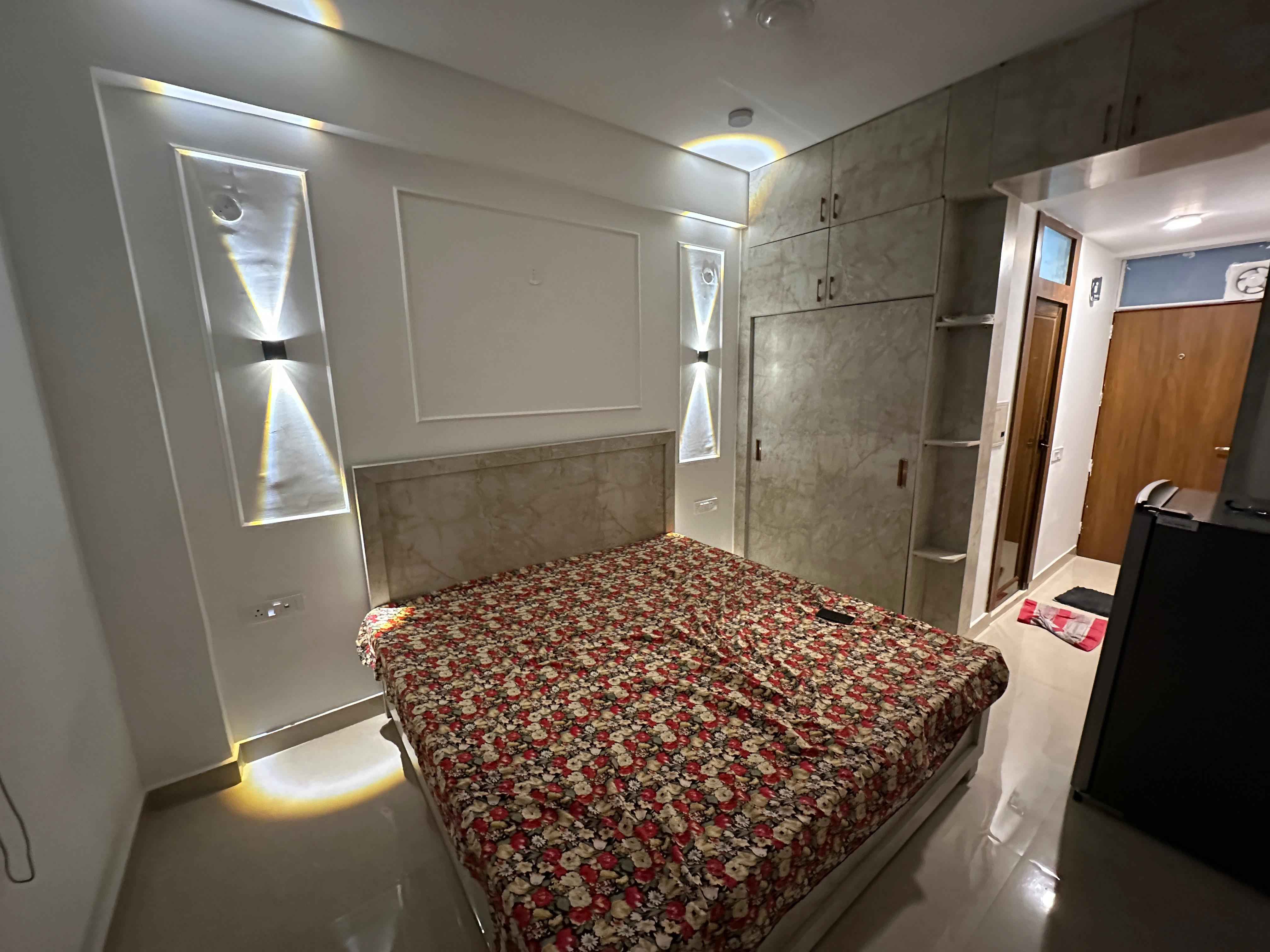 Rental 1 RK 225 Sq.Ft. Apartment in Unitech Uniworld Gardens, Sector 47 ...