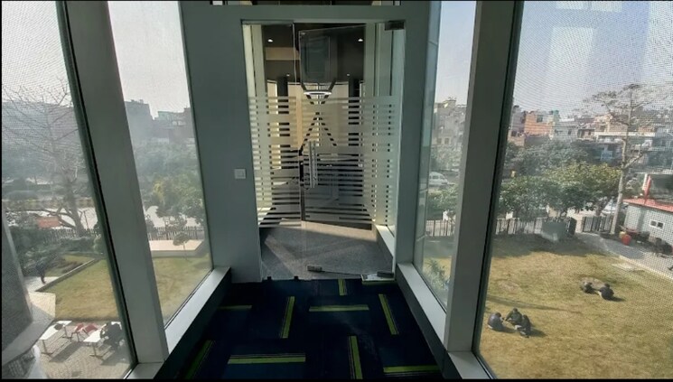 Rental Commercial Office Space 15000 Sq.Ft. in Sector 16 Noida - 8894257