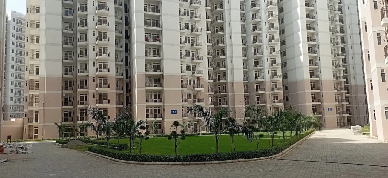Resale 2 Bedroom 1050 Sq.Ft. Apartment in Suncity Avenue 76, Sector 76 ...