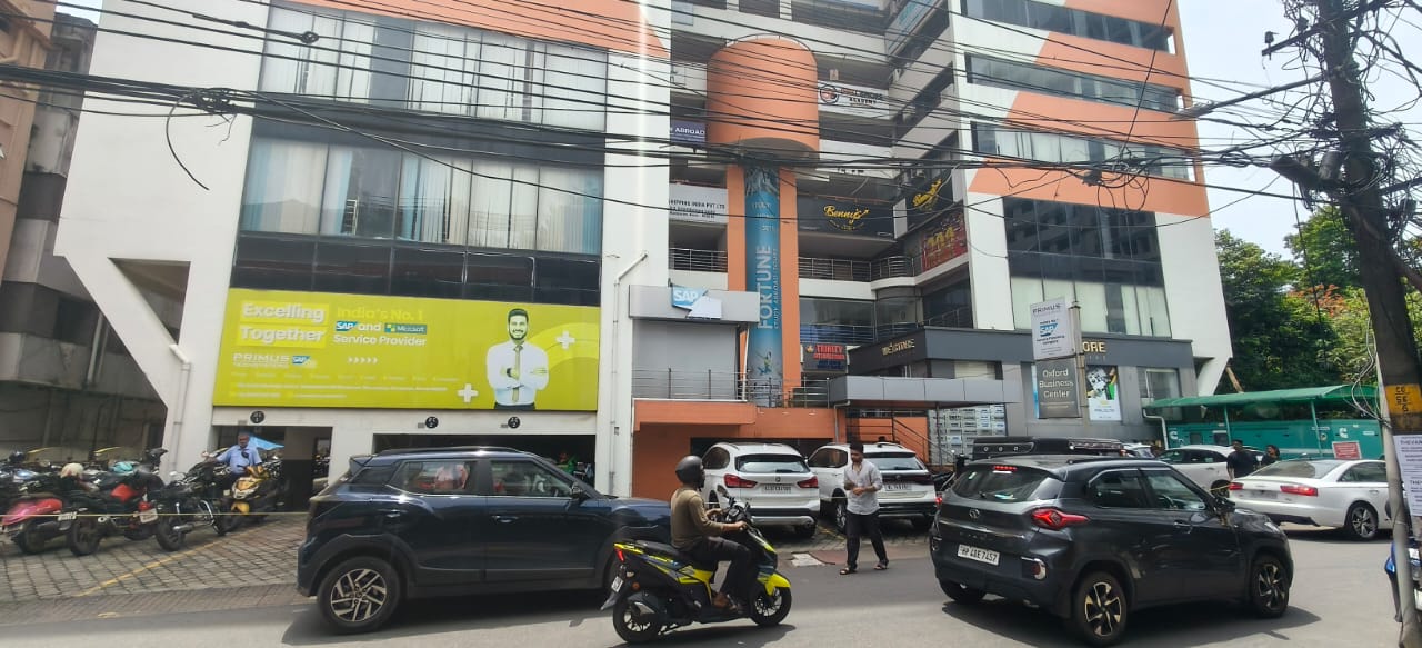 Rental Commercial Office Space 1365 Sq.Ft. in Ravipuram Kochi - 8909983