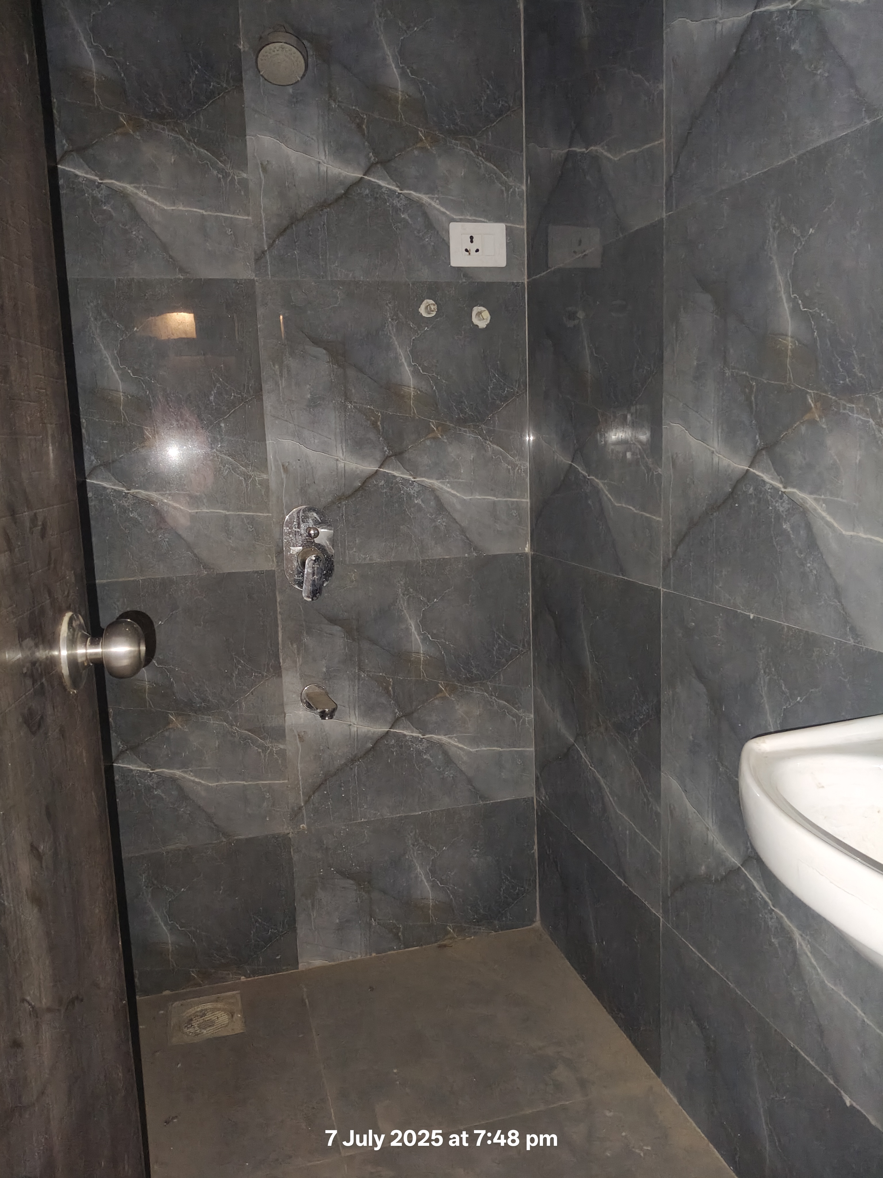 Resale 1 Bedroom 317 Sq.Ft. Apartment in Datar Colony Mumbai - 8944512