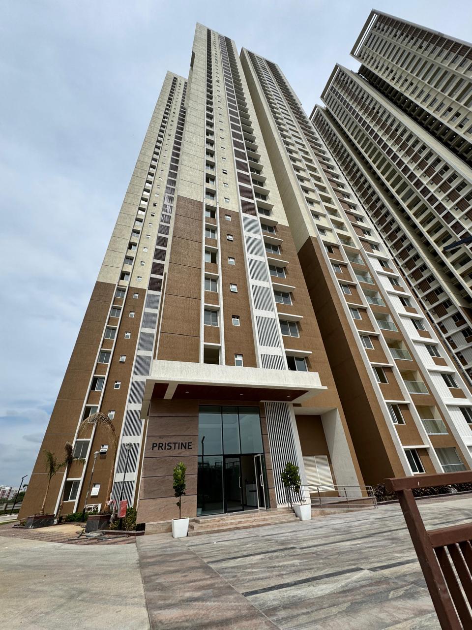 Resale 3 Bedroom 1663 Sq.Ft. Apartment in Aurobindo The Regent ...