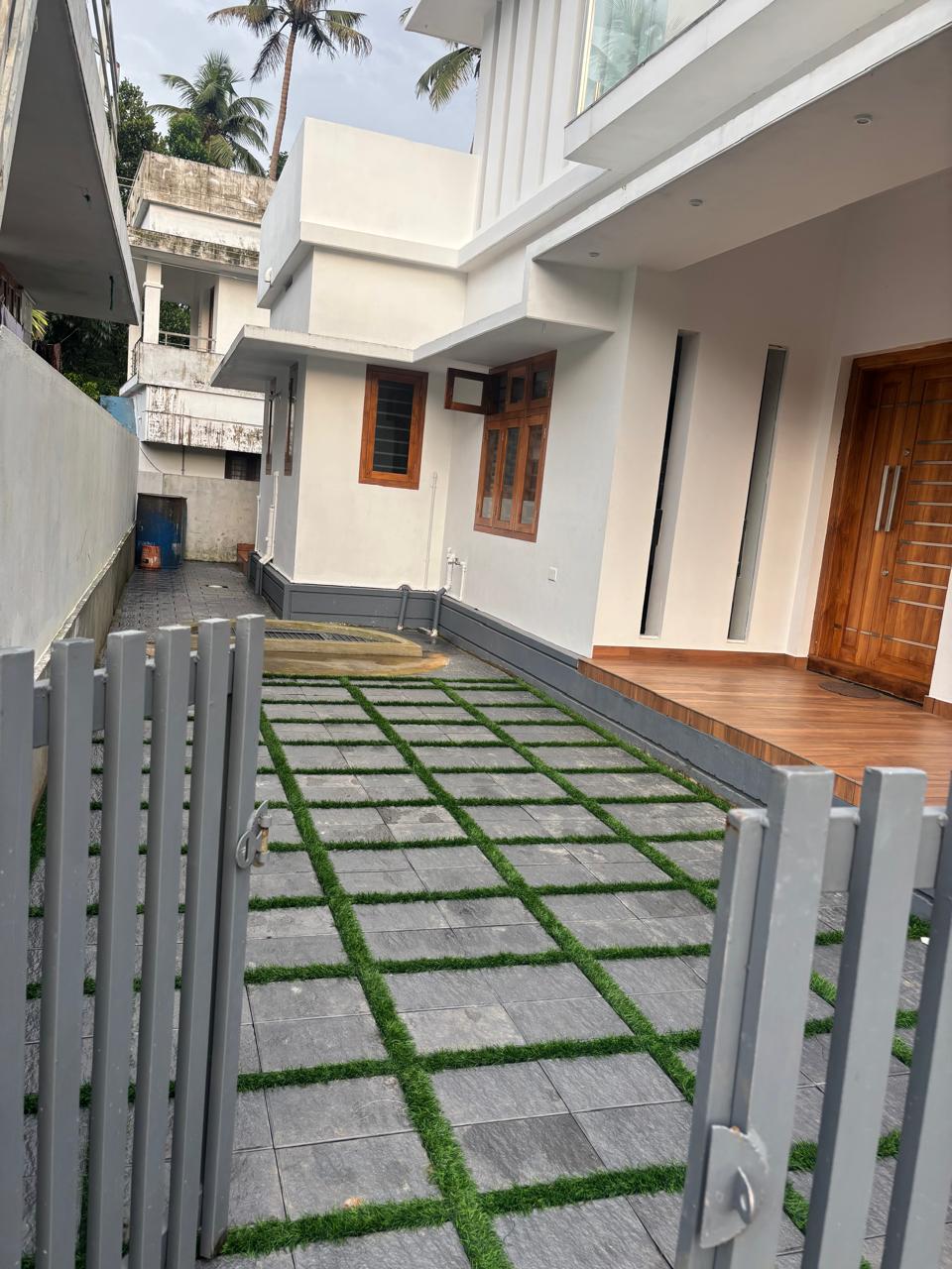 Resale 4 Bedroom 1800 Sq.Ft. Independent House in Poochatty Thrissur ...