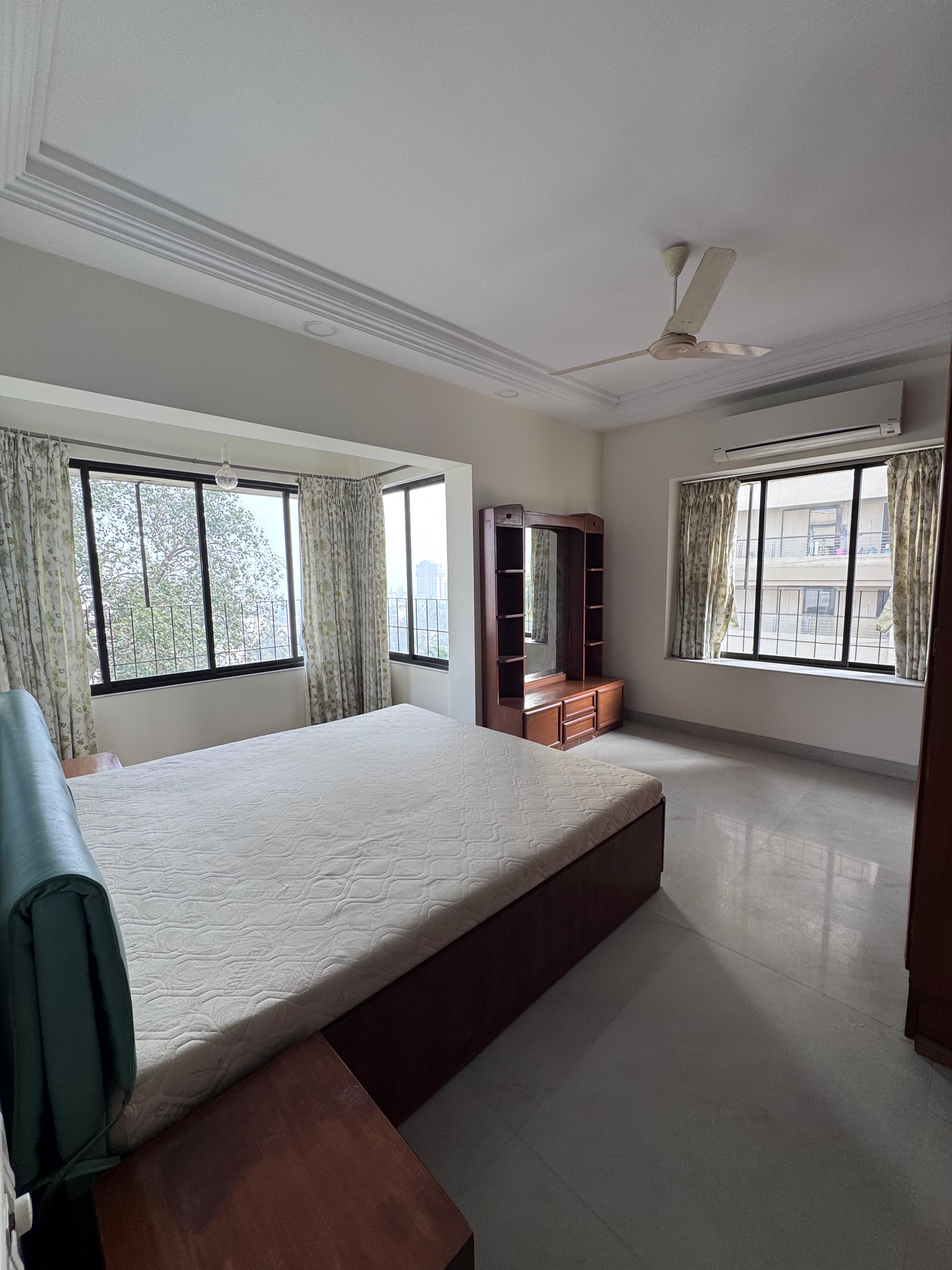 Rental 2 Bedroom 800 Sq.Ft. Apartment in Captain Villa, Bandra West Mumbai - 9086516