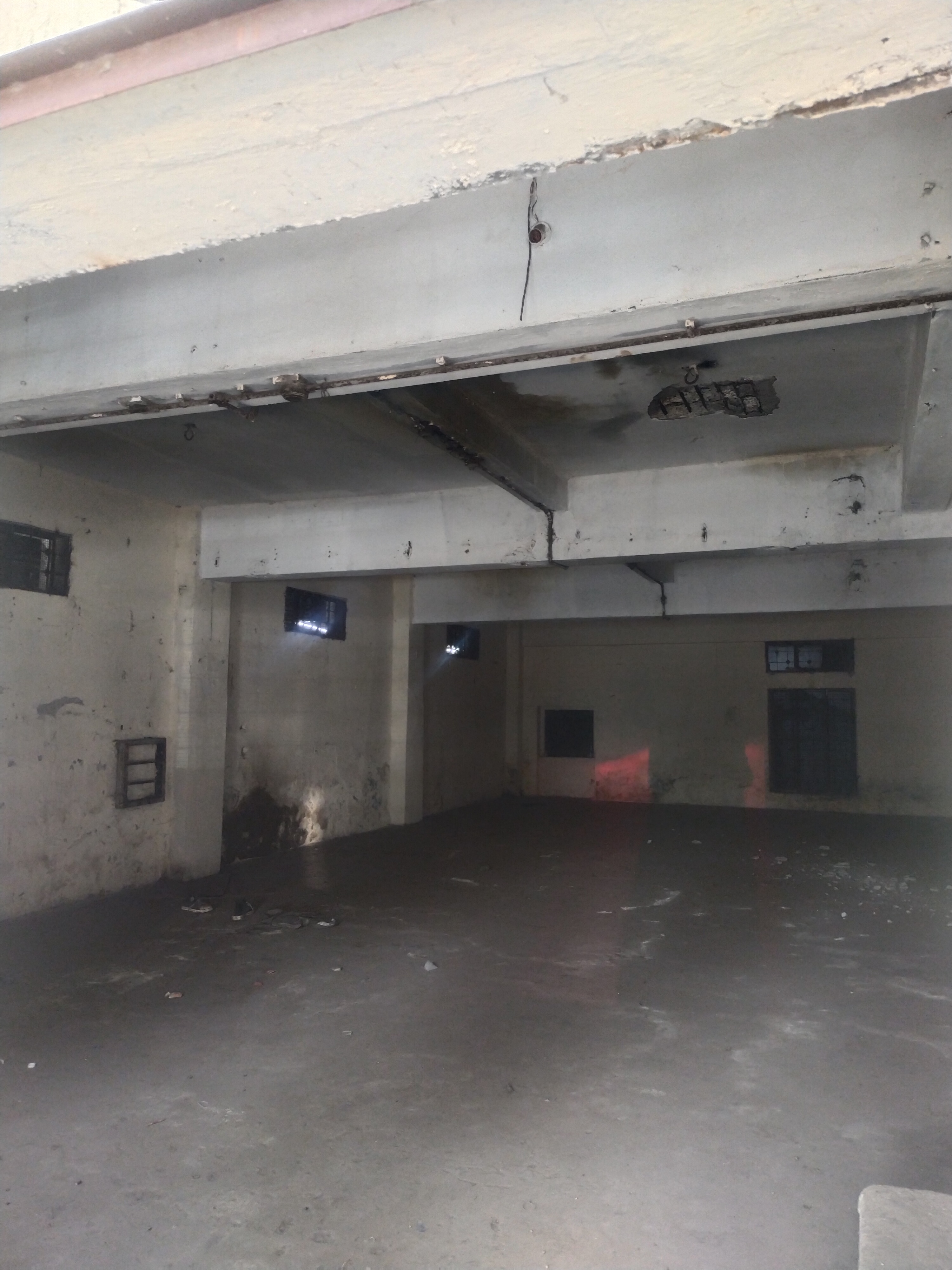 Rental Commercial Warehouse 900 Sq.Yd. in Chembur Mumbai - 9127502