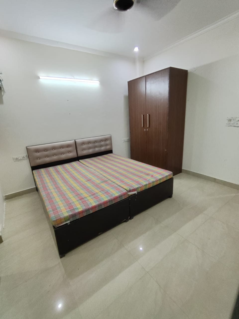 Rental 1 RK 350 Sq.Ft. Independent House in Unitech Arcadia, South City ...