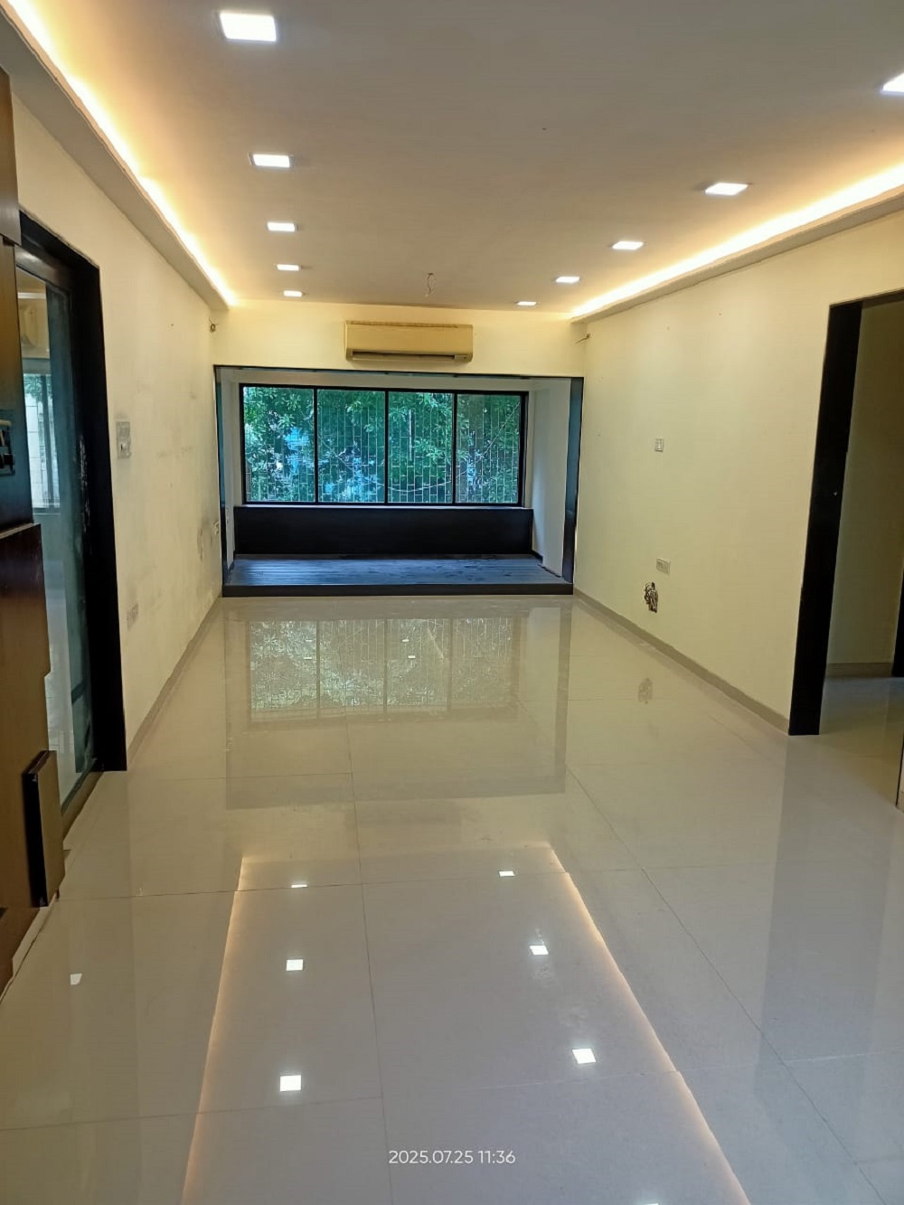 Rental 3 Bedroom 1200 Sq.Ft. Apartment in Bandra West Mumbai - 9228536