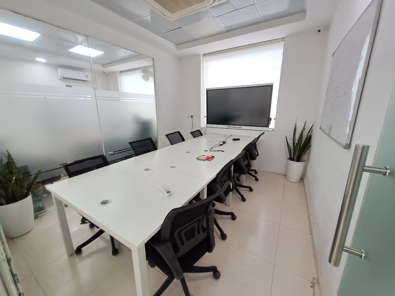 Rental Commercial Office Space 3000 Sq.Ft. in Sector 63 Noida - 9267238