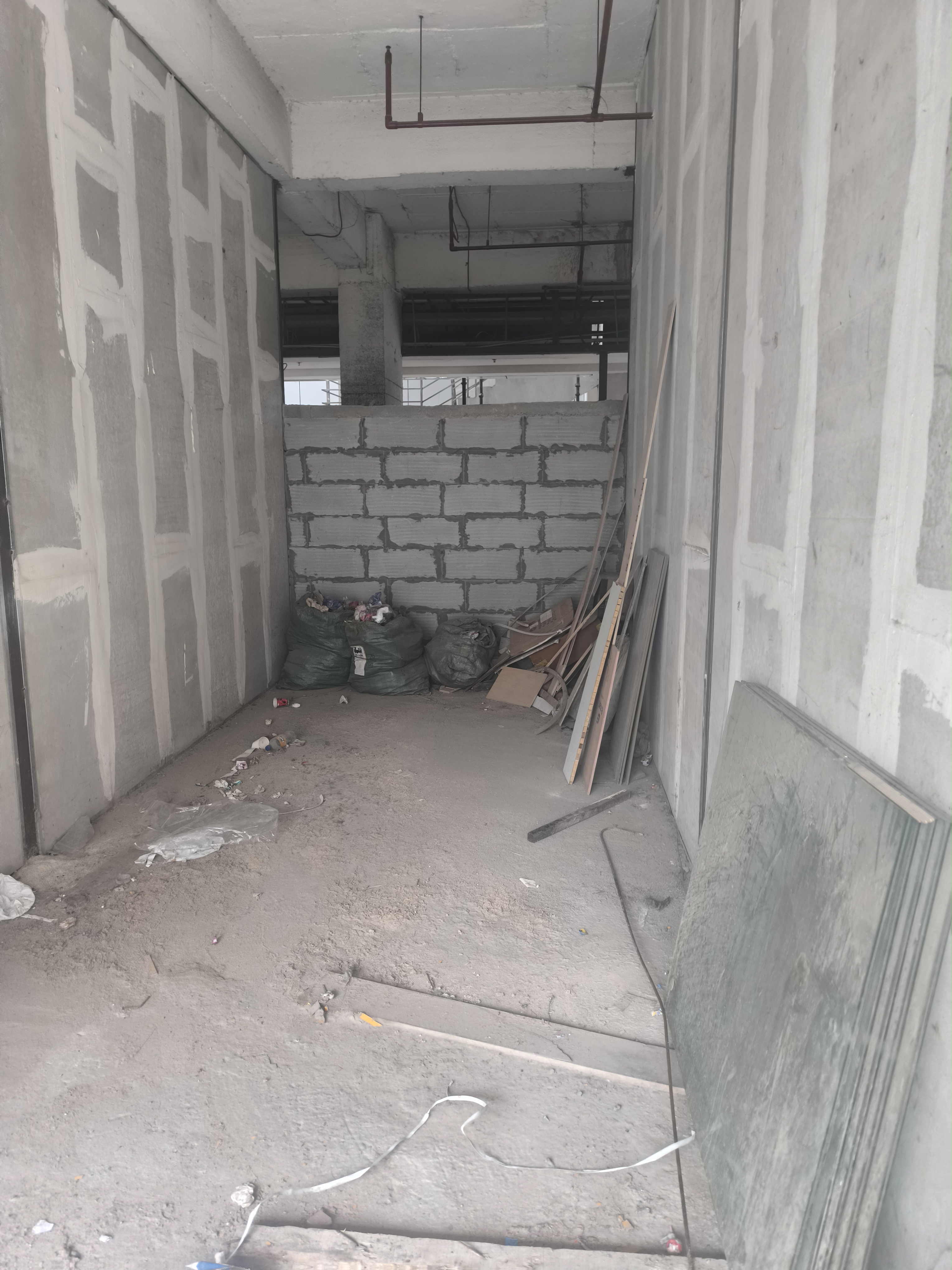 Rental Commercial Shop 400 Sq.Ft. in Spectrum Metro, Sector 75 Noida ...