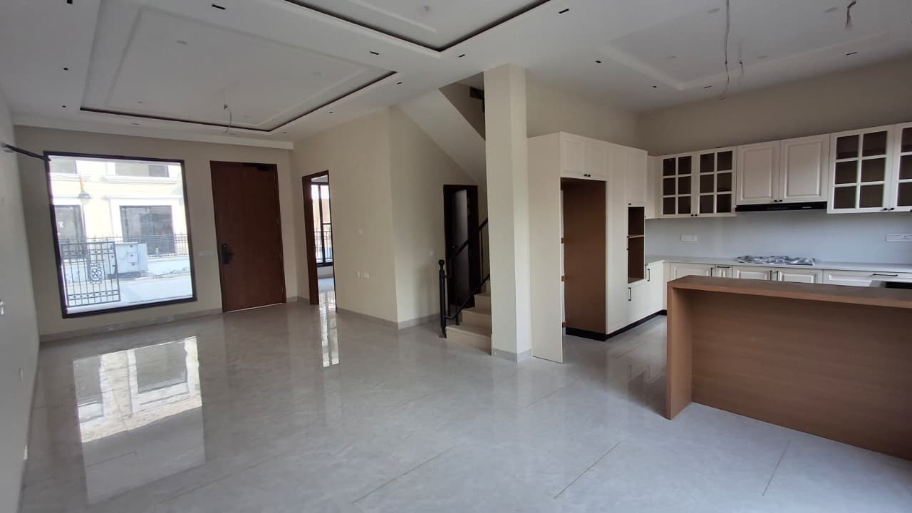 Resale 3 Bedroom 1350 Sq.Ft. Villa in Vip Road Zirakpur - 9370384