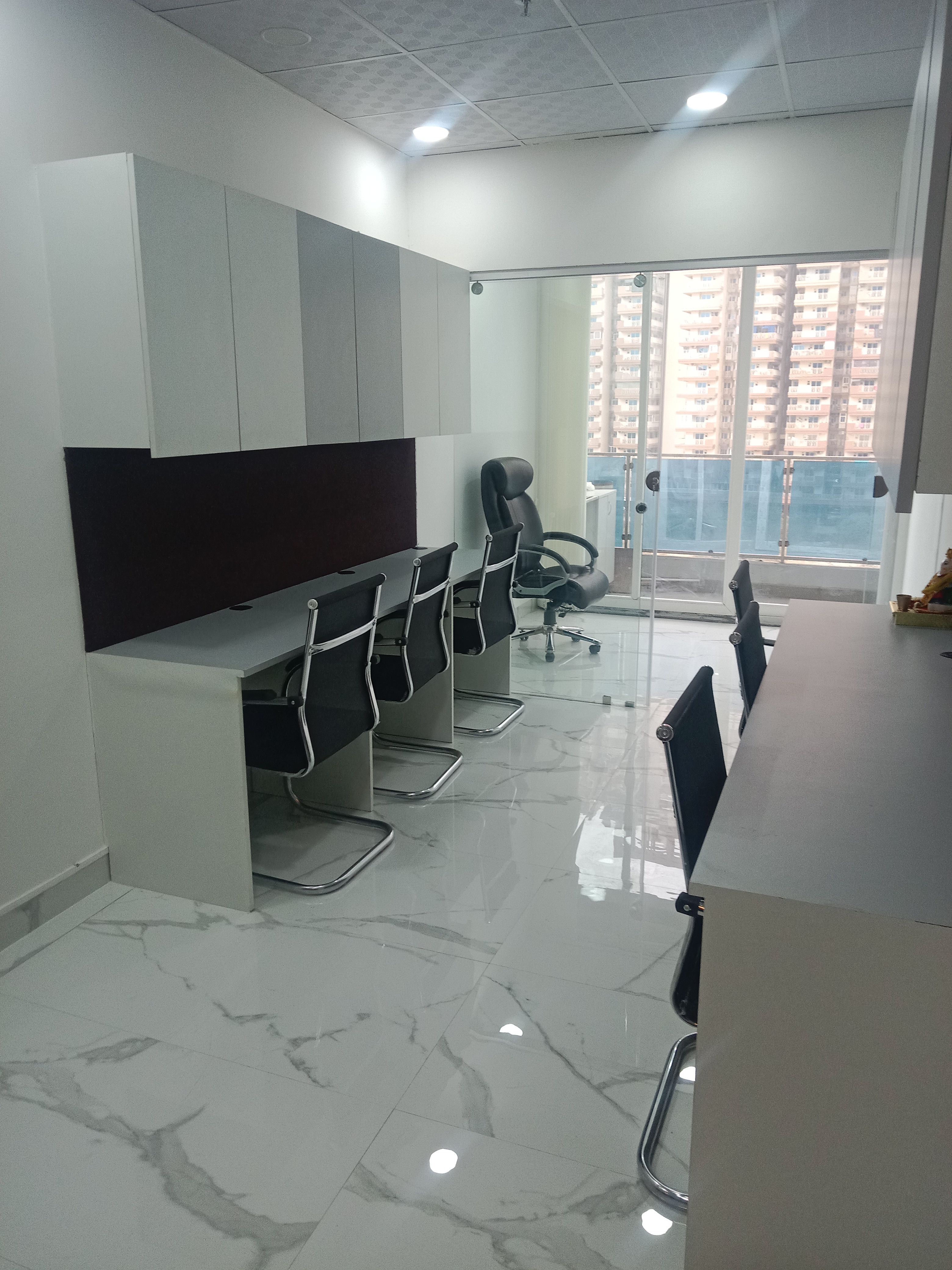 Rental Commercial Office Space 450 Sq.Ft. in Gaur City Center, Sector 4 ...
