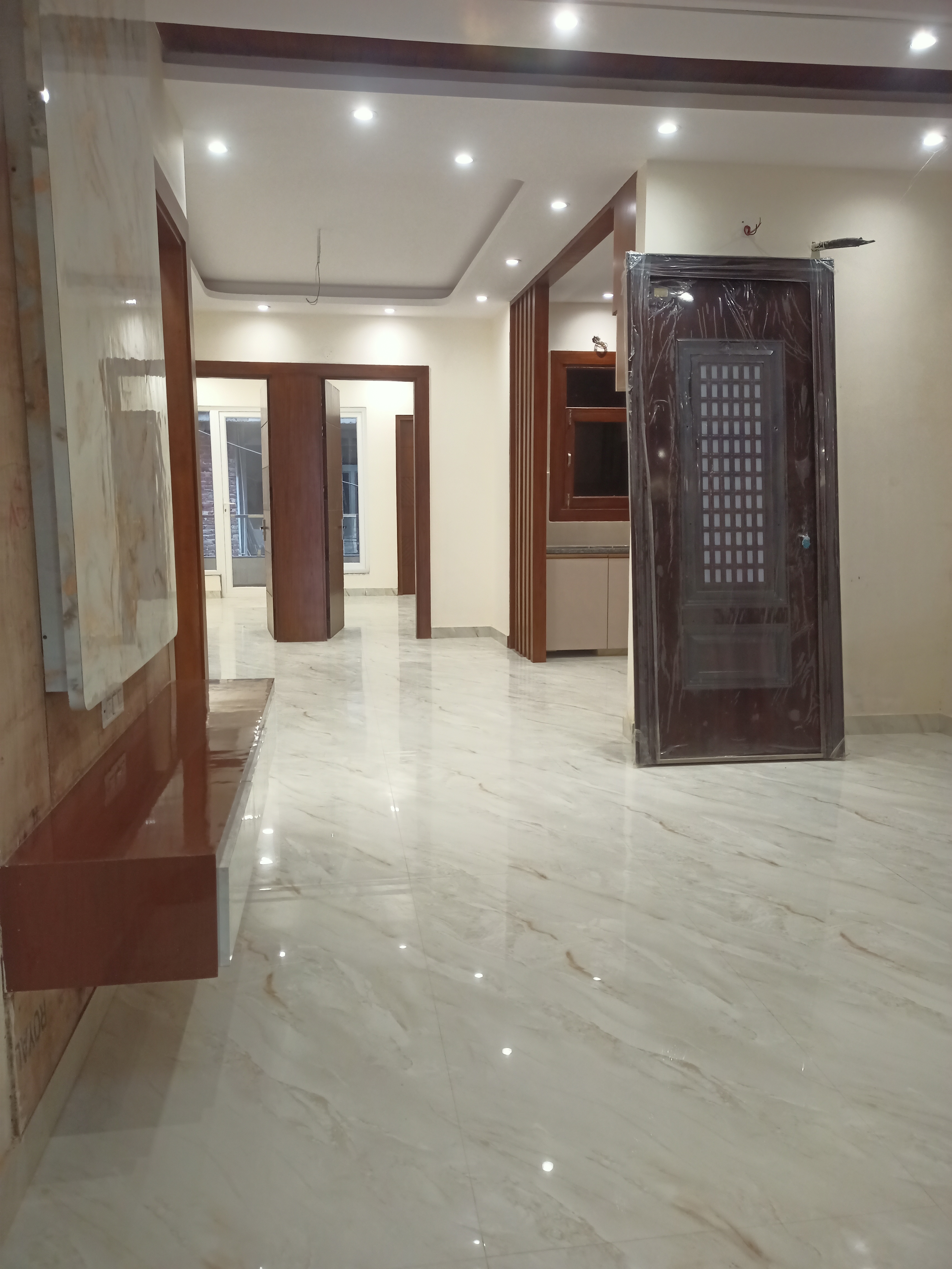Resale 2 Bedroom 1150 Sq.Ft. Builder Floor in Sector 102 Noida - 9457685