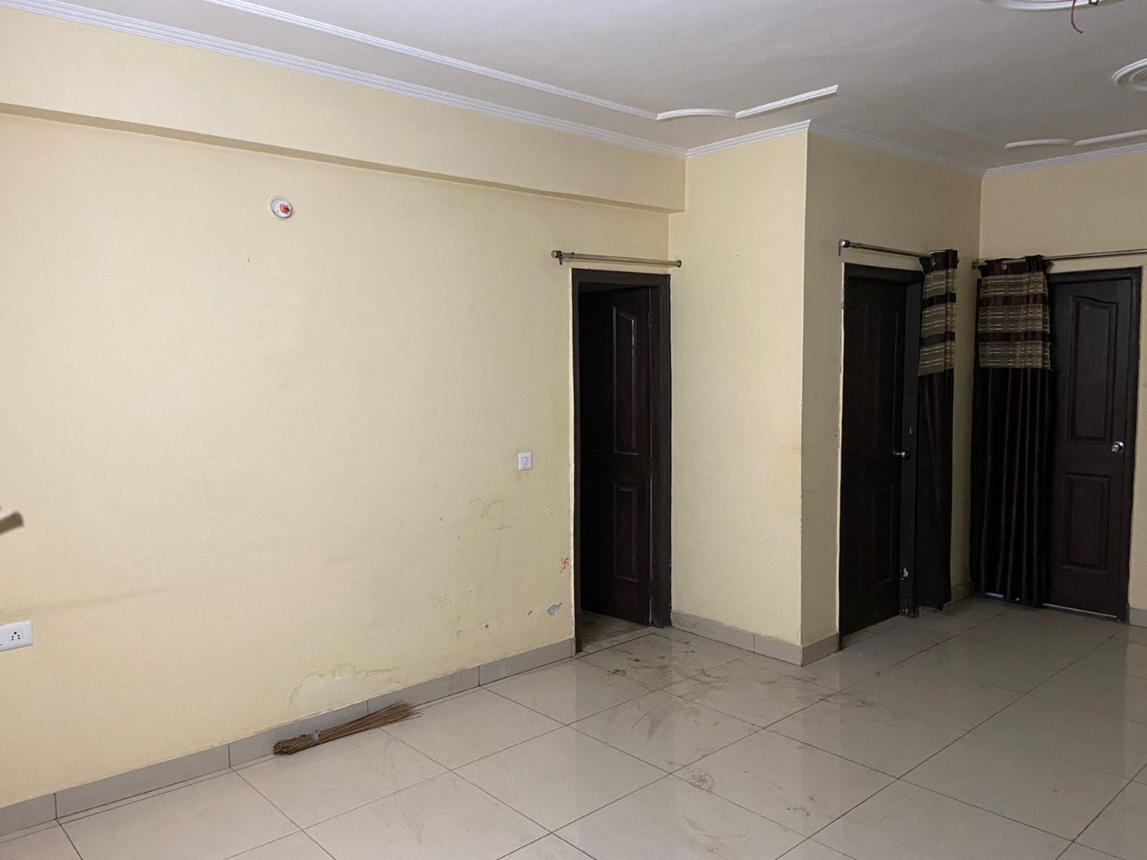 Resale 2 Bedroom 995 Sq.Ft. Apartment in Proview Officer City 2, Raj ...