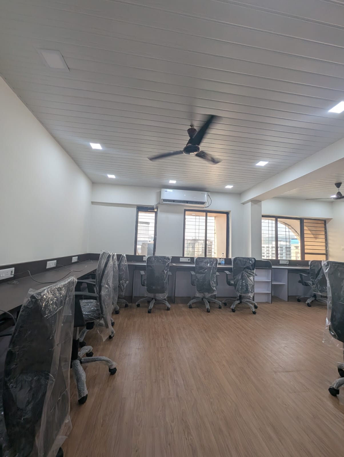 Rental Commercial Office Space 556 Sq.Ft. in Cbd Belapur Sector 11 Navi ...